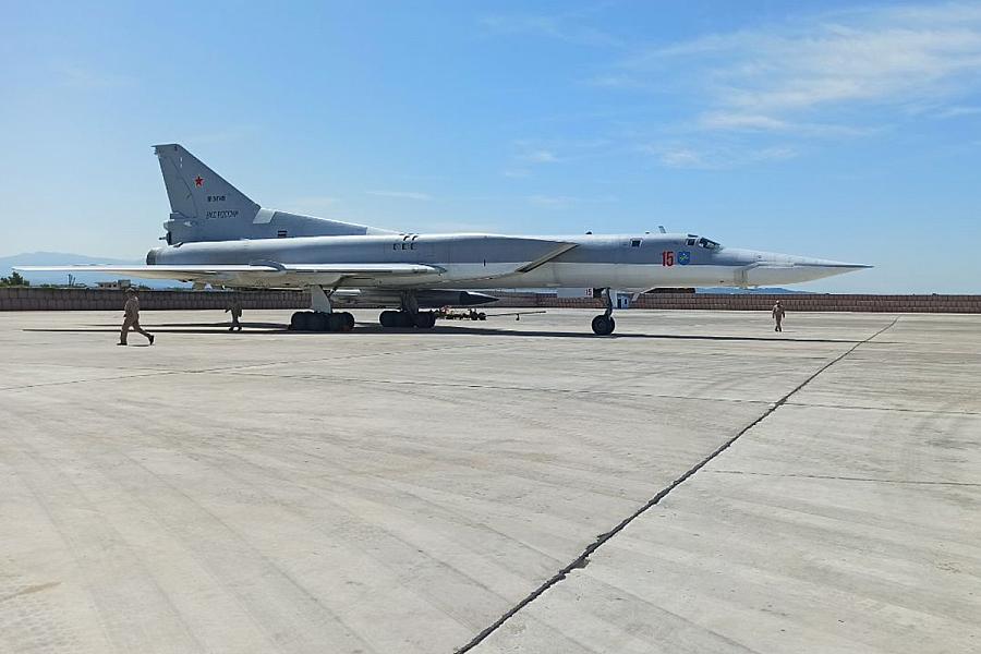 Crews of Tu-22m3 long-range bombers begin to perform missions in the ...