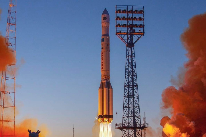 Proton-M rocket with Elektro-L remote sensing satellite blasts off from ...