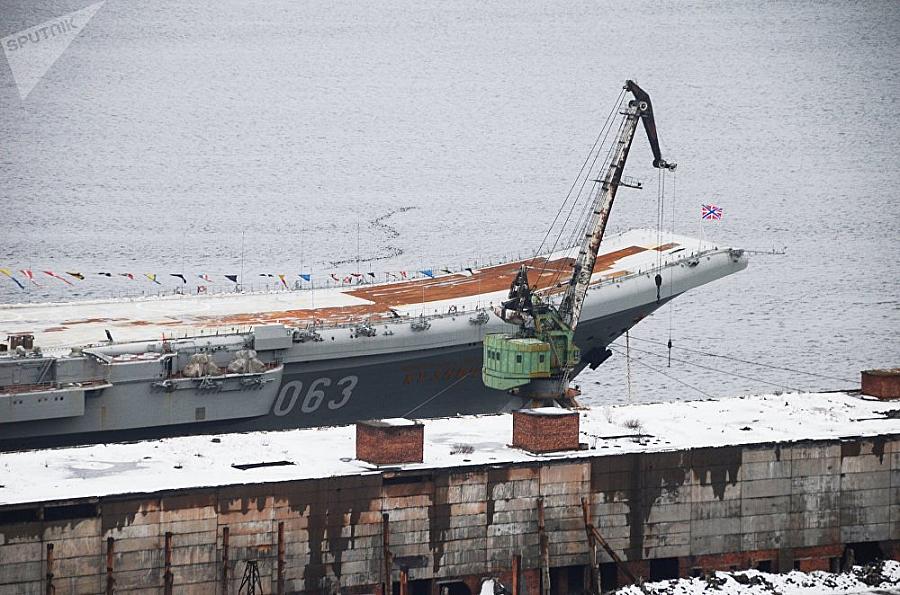 Published photos of collapsed dock crane on Russian aircraft carrier ...