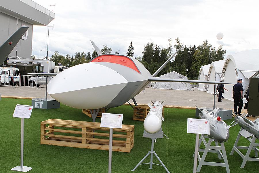 Russia’s latest Grom combat drone to control swarm of reconnaissance ...