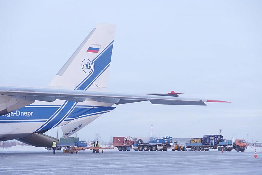 Volga-Dnepr An-124-100 delivers 130 tonnes of equipment to the polar ...