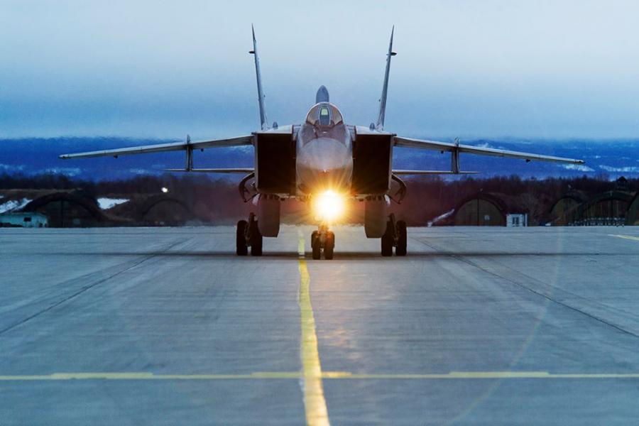 MiG-31 fighter crew of the Russian Aerospace Forces made a training launch of the Kinzhal ...