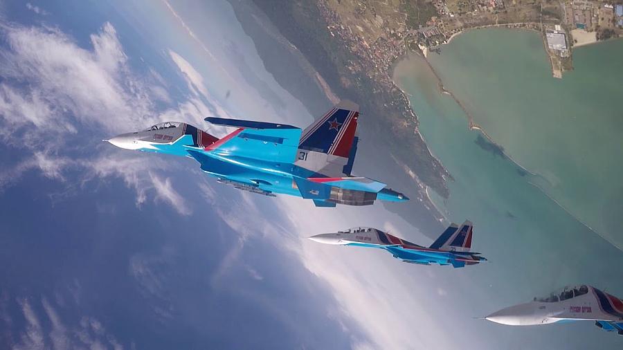 Four Su-30SM jets performing a Nesterov loop was captured on VIDEO ...