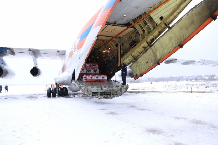 Russian Emergencies Ministry jet delivers to Crimea 300 mobile power ...