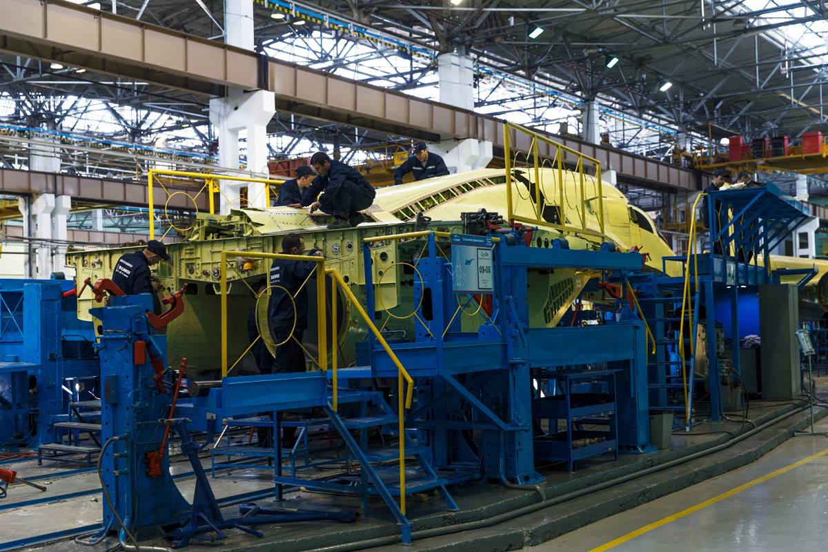 Russian Defence Minister inspected production process of Su-34 aircraft ...