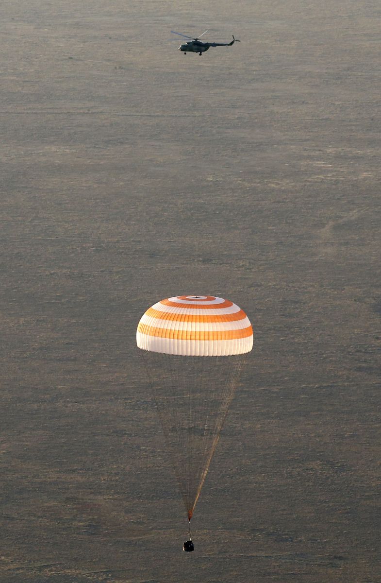 Soyuz TMA-20M Reentry Capsule With Crewmembers Lands in Kazakhstan ...