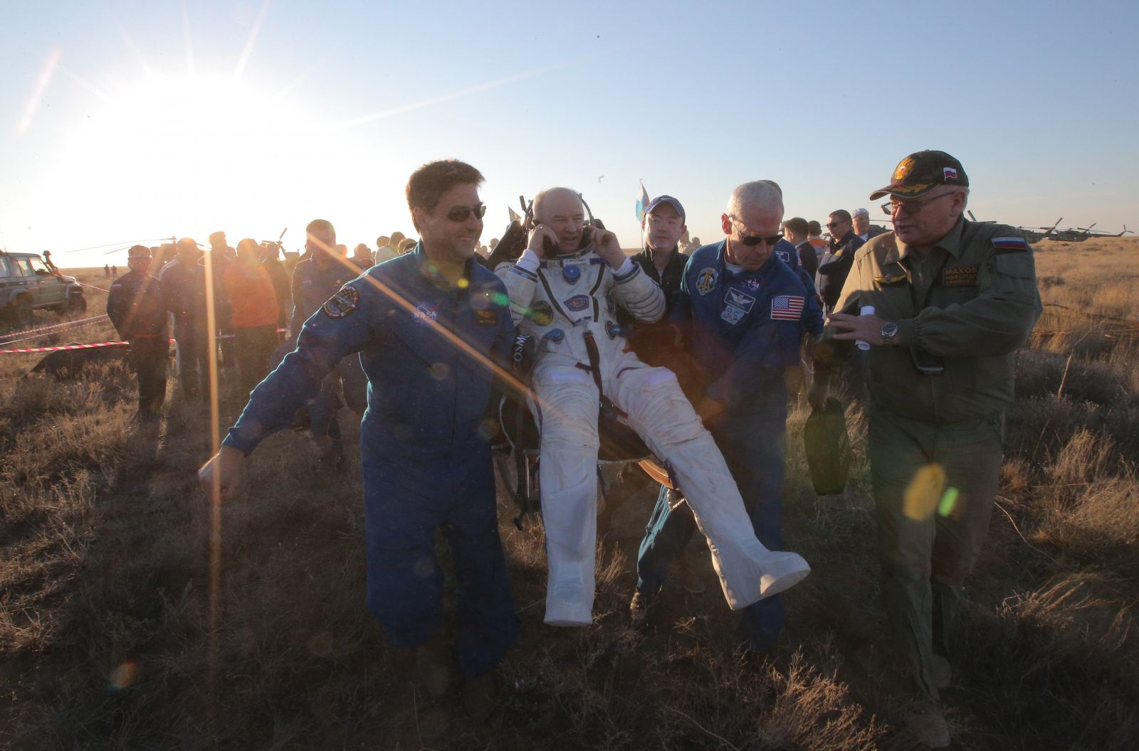 Soyuz TMA-20M Reentry Capsule With Crewmembers Lands in Kazakhstan ...